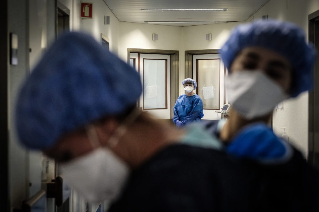 Centenas de médicos pedem combate à desinformação na internet - Combate ...
